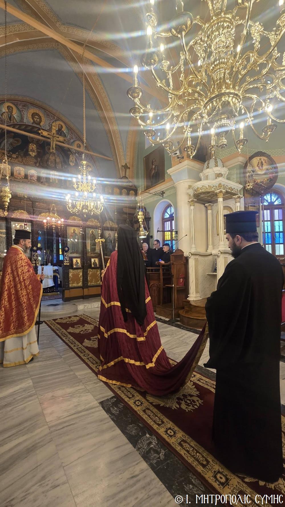 Ο ΣΕΒ. ΜΗΤΡΟΠΟΛΙΤΗΣ ΜΑΣ κ. ΧΡΥΣΟΣΤΟΜΟΣ ΛΕΙΤΟΥΡΓΟΣ ΤΗΝ Β΄ ΚΥΡΙΑΚΗ ΤΟΥ ...