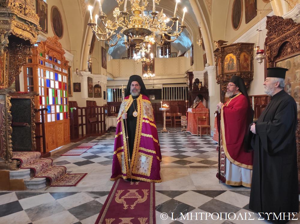 Η ΑΡΧΙΕΡΑΤΙΚΗ ΘΕΙΑ ΛΕΙΤΟΥΡΓΙΑ ΤΗΣ ΚΥΡΙΑΚΗΣ ΙΔ΄ ΛΟΥΚΑ ΣΤΟΝ Ι. ΝΑΟ ...